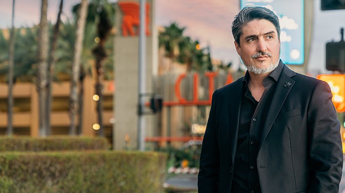 Sean Valadez: de asistente de backstage a las más grandes campañas en ...